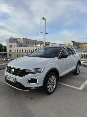 Pelēks Volkswagen T-Roc 2019 Viļņa, ar dzinēja tilpumu 2.00 L un nobraukumu 155 tūkst. km par 18500 €, foto 4 vietnē AUTOMOTO.COM.LV