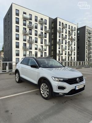 Pelēks Volkswagen T-Roc 2019 Viļņa, ar dzinēja tilpumu 2.00 L un nobraukumu 155 tūkst. km par 18500 €, foto 6 vietnē AUTOMOTO.COM.LV