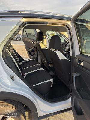 Pelēks Volkswagen T-Roc 2019 Viļņa, ar dzinēja tilpumu 2.00 L un nobraukumu 155 tūkst. km par 18500 €, foto 12 vietnē AUTOMOTO.COM.LV