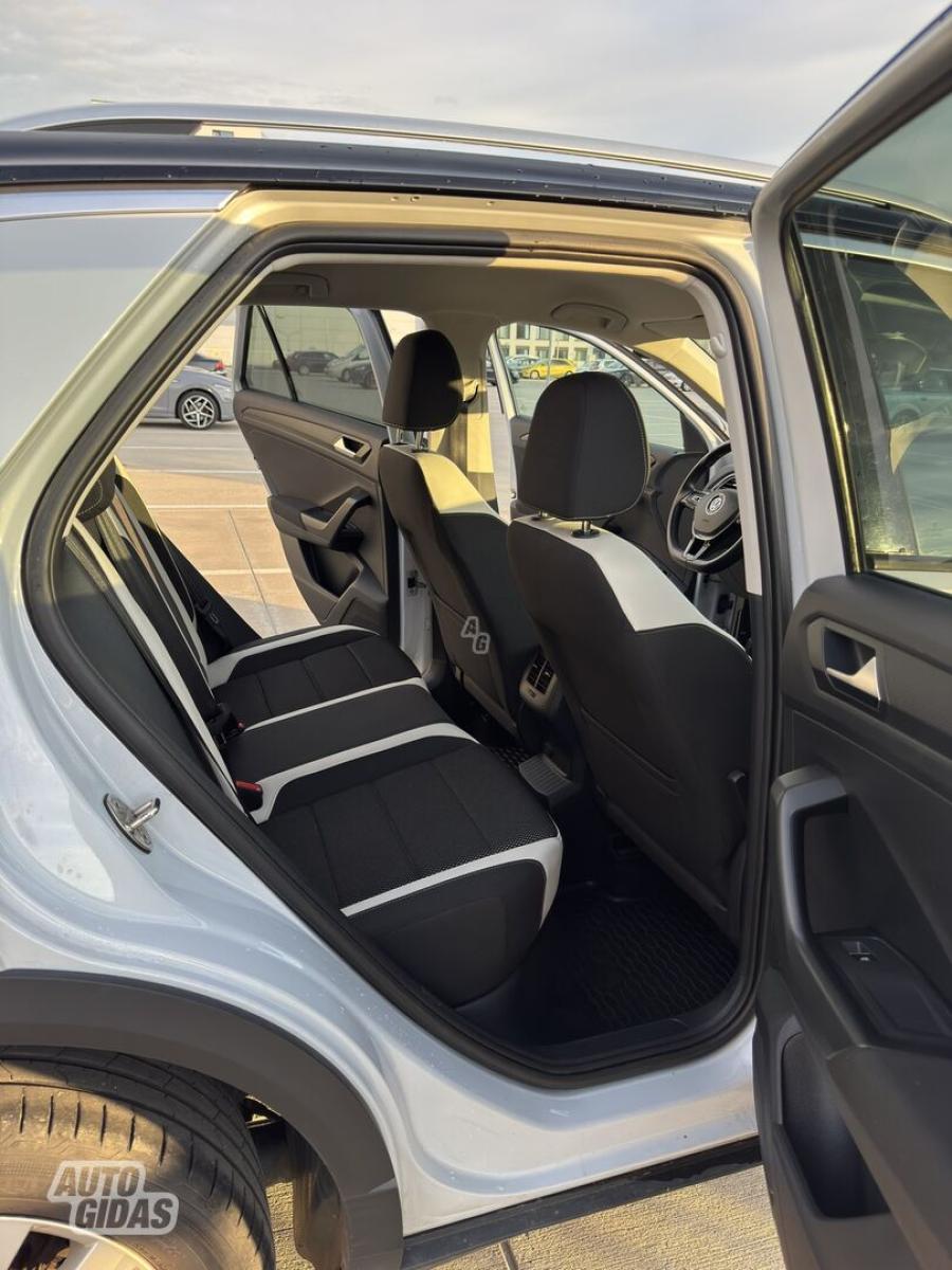 Pelēks Volkswagen T-Roc 2019 Viļņa, ar dzinēja tilpumu 2.00 L un nobraukumu 155 tūkst. km par 18500 €, foto 12 vietnē AUTOMOTO.COM.LV