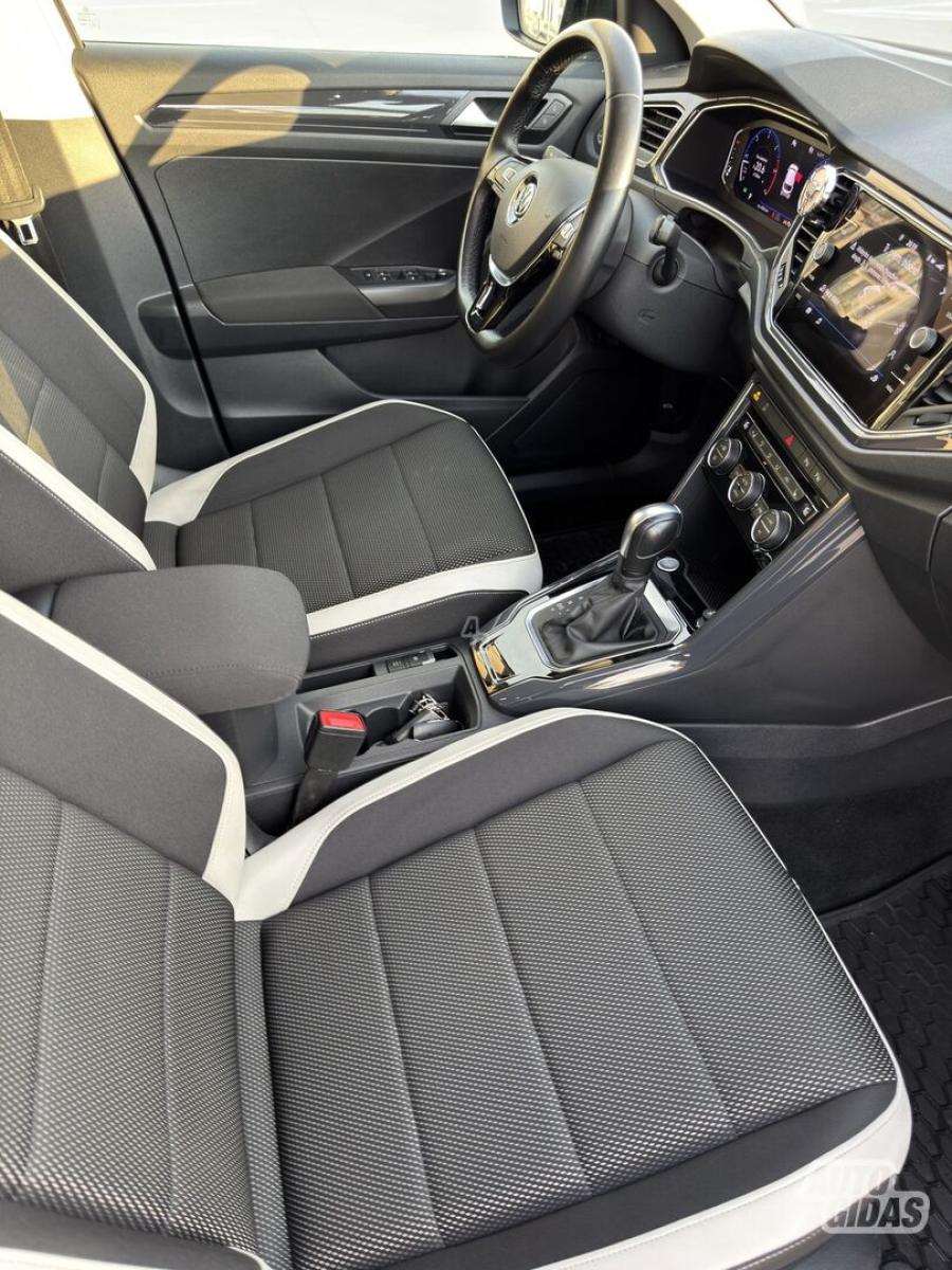 Pelēks Volkswagen T-Roc 2019 Viļņa, ar dzinēja tilpumu 2.00 L un nobraukumu 155 tūkst. km par 18500 €, foto 13 vietnē AUTOMOTO.COM.LV