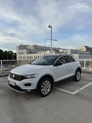 Grey Volkswagen T-Roc 2019 in Vilnius, with an engine capacity of 2.00 L and mileage of 155 thousand km for 18500 €, photo  on AUTOMOTO.COM.LV