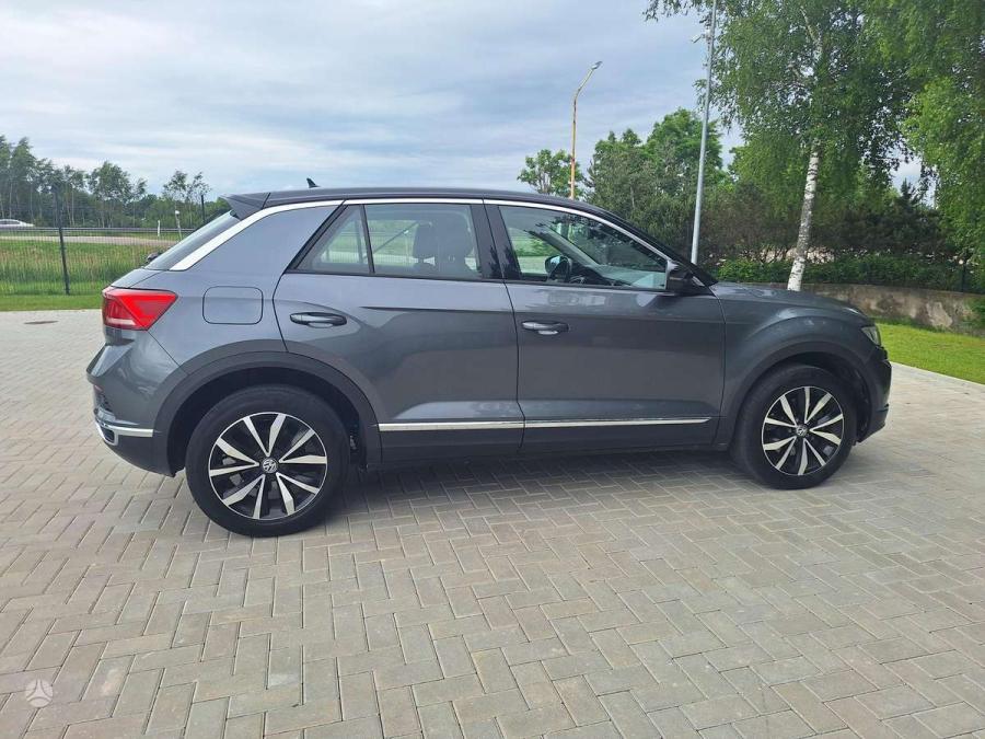 Pelēks Volkswagen T-Roc 2019 Kauņa, ar dzinēja tilpumu 1.97 L un nobraukumu 158 tūkst. km par 15800 €, foto 8 vietnē AUTOMOTO.COM.LV