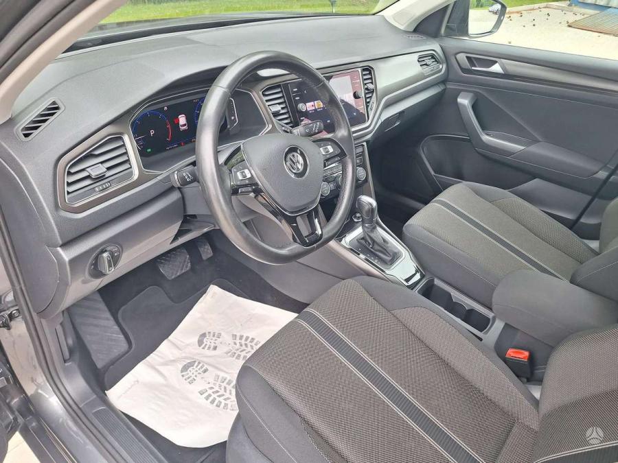 Pelēks Volkswagen T-Roc 2019 Kauņa, ar dzinēja tilpumu 1.97 L un nobraukumu 158 tūkst. km par 15800 €, foto 11 vietnē AUTOMOTO.COM.LV