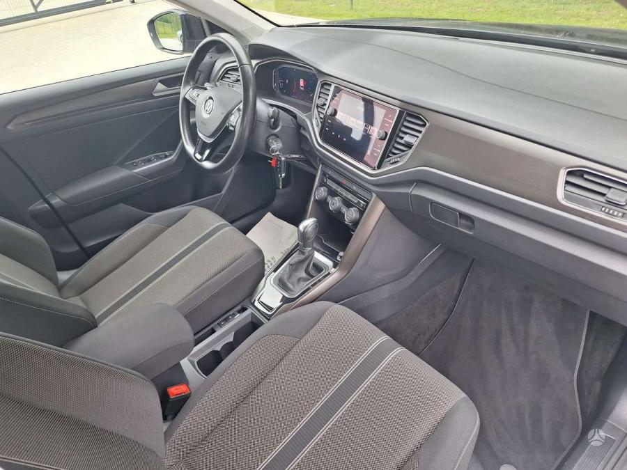 Pelēks Volkswagen T-Roc 2019 Kauņa, ar dzinēja tilpumu 1.97 L un nobraukumu 158 tūkst. km par 15800 €, foto 12 vietnē AUTOMOTO.COM.LV