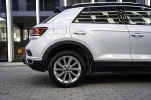Grey Volkswagen T-Roc 2019 in Vilnius, with an engine capacity of 1.97 L and mileage of 158 thousand km for 18500 €, photo 13 on AUTOMOTO.COM.LV
