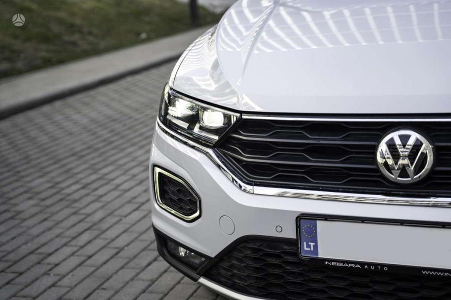 Grey Volkswagen T-Roc 2019 in Vilnius, with an engine capacity of 1.97 L and mileage of 158 thousand km for 18500 €, photo 16 on AUTOMOTO.COM.LV