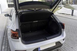 Grey Volkswagen T-Roc 2019 in Vilnius, with an engine capacity of 1.97 L and mileage of 158 thousand km for 18500 €, photo 17 on AUTOMOTO.COM.LV