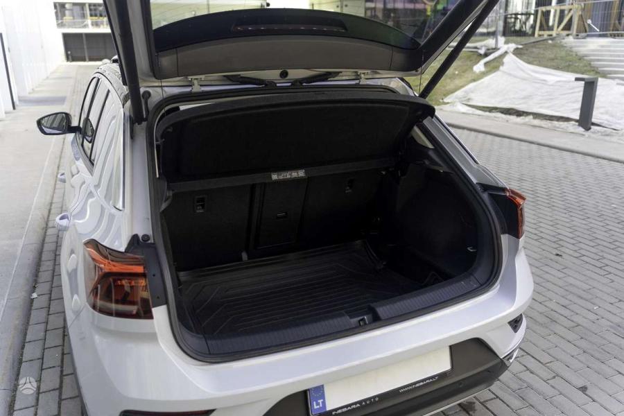 Grey Volkswagen T-Roc 2019 in Vilnius, with an engine capacity of 1.97 L and mileage of 158 thousand km for 18500 €, photo 17 on AUTOMOTO.COM.LV