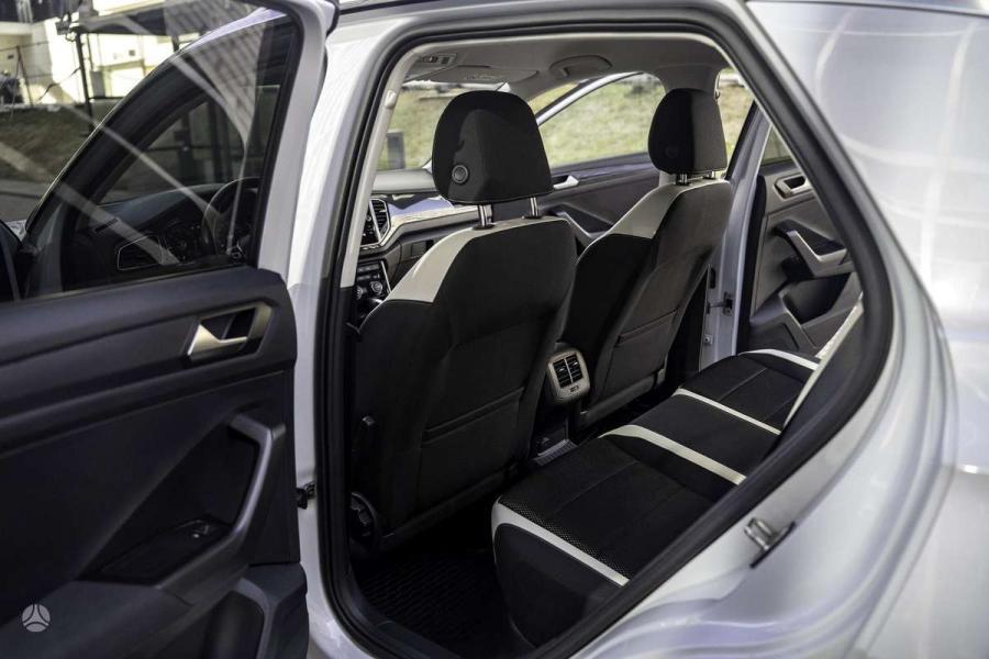 Grey Volkswagen T-Roc 2019 in Vilnius, with an engine capacity of 1.97 L and mileage of 158 thousand km for 18500 €, photo 22 on AUTOMOTO.COM.LV