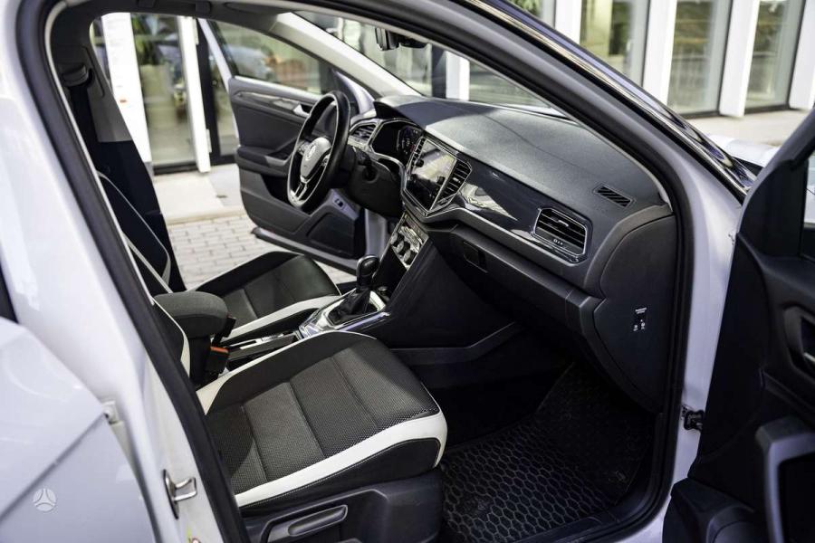 Grey Volkswagen T-Roc 2019 in Vilnius, with an engine capacity of 1.97 L and mileage of 158 thousand km for 18500 €, photo 25 on AUTOMOTO.COM.LV