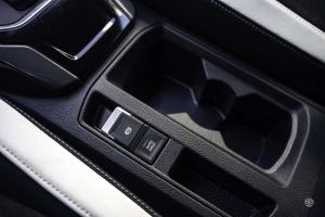 Grey Volkswagen T-Roc 2019 in Vilnius, with an engine capacity of 1.97 L and mileage of 158 thousand km for 18500 €, photo 37 on AUTOMOTO.COM.LV