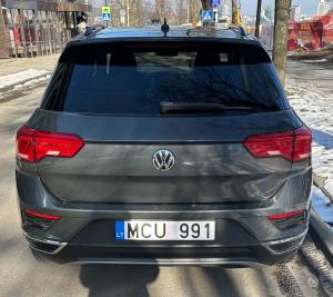 Серый Фольксваген Ти-Рок 2019 в Вильнюс, объемом двигателя 1.50 л и пробегом 134 тыс. км за 11500 €, фото 5 на AUTOMOTO.COM.LV