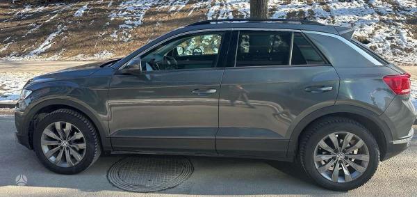 Grey Volkswagen T-Roc 2019 in Vilnius, with an engine capacity of 1.50 L and mileage of 134 thousand km for 11500 €, photo 5 on AUTOMOTO.COM.LV