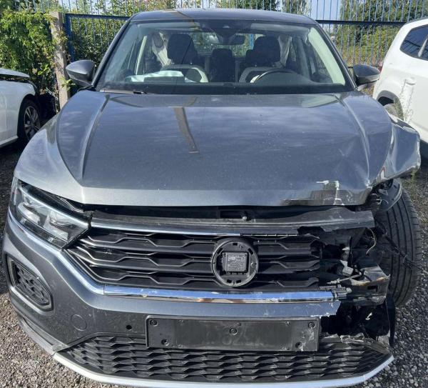 Grey Volkswagen T-Roc 2019 in Panevezys, with an engine capacity of 1.97 L and mileage of 197 thousand km for 5700 €, photo 1 on AUTOMOTO.COM.LV