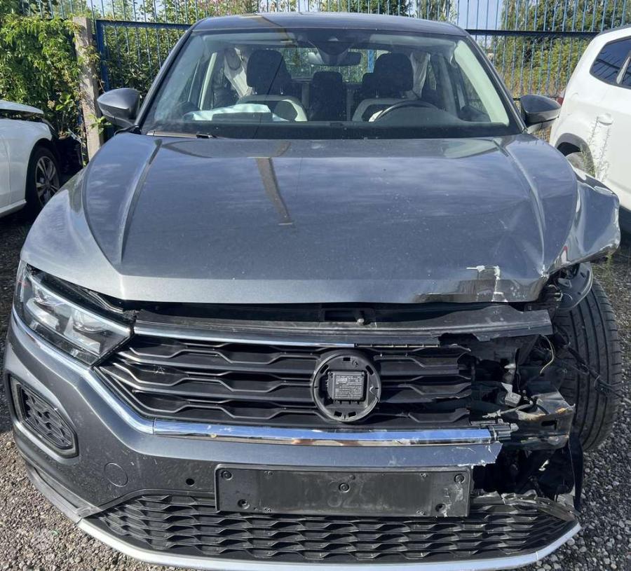 Pelēks Volkswagen T-Roc 2019 Panevēža, ar dzinēja tilpumu 1.97 L un nobraukumu 197 tūkst. km par 5700 €, foto 1 vietnē AUTOMOTO.COM.LV