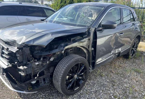 Grey Volkswagen T-Roc 2019 in Panevezys, with an engine capacity of 1.97 L and mileage of 197 thousand km for 5700 €, photo 3 on AUTOMOTO.COM.LV