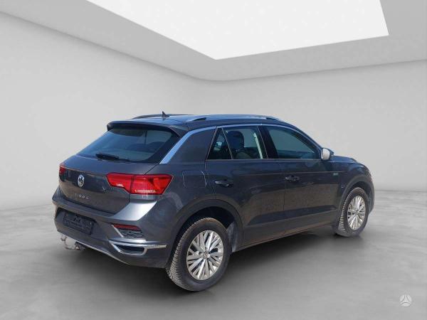 Grey Volkswagen T-Roc 2019 in Vilnius, with an engine capacity of 1.50 L and mileage of 216 thousand km for 14900 €, photo 4 on AUTOMOTO.COM.LV