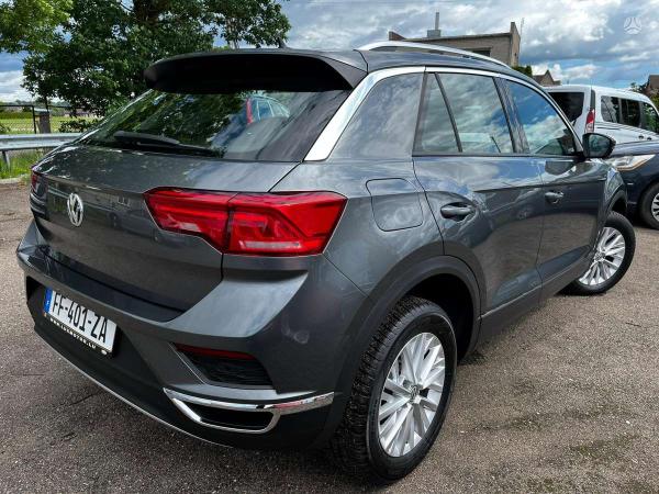 Grey Volkswagen T-Roc 2019 in Taurage, with an engine capacity of 2.00 L and mileage of 298 thousand km for 11950 €, photo 4 on AUTOMOTO.COM.LV