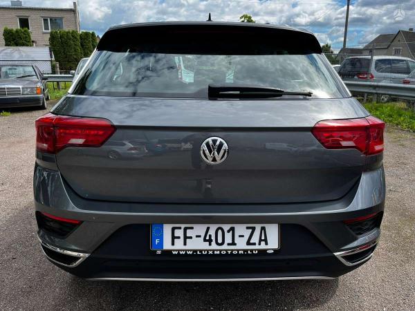 Grey Volkswagen T-Roc 2019 in Taurage, with an engine capacity of 2.00 L and mileage of 298 thousand km for 11950 €, photo 9 on AUTOMOTO.COM.LV