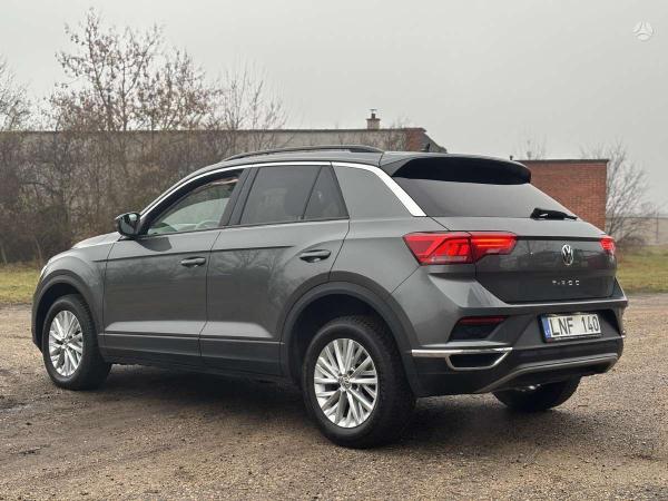 Pelēks Volkswagen T-Roc 2020 Utena, ar dzinēja tilpumu 1.50 L un nobraukumu 62 tūkst. km par 13500 €, foto 3 vietnē AUTOMOTO.COM.LV