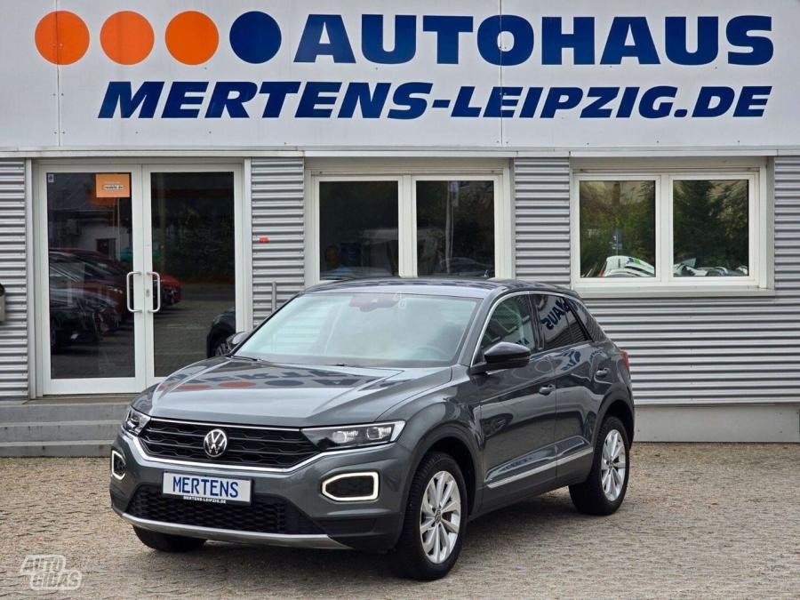 Grey Volkswagen T-Roc 2020 in Kaunas, with an engine capacity of 1.00 L and mileage of 35 thousand km for 22287 €, photo 1 on AUTOMOTO.COM.LV