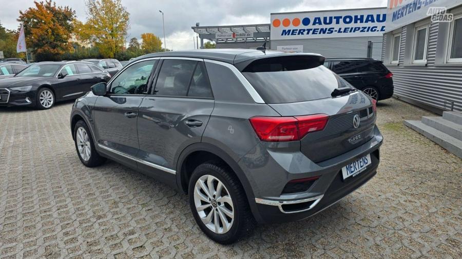 Grey Volkswagen T-Roc 2020 in Kaunas, with an engine capacity of 1.00 L and mileage of 35 thousand km for 22287 €, photo 2 on AUTOMOTO.COM.LV