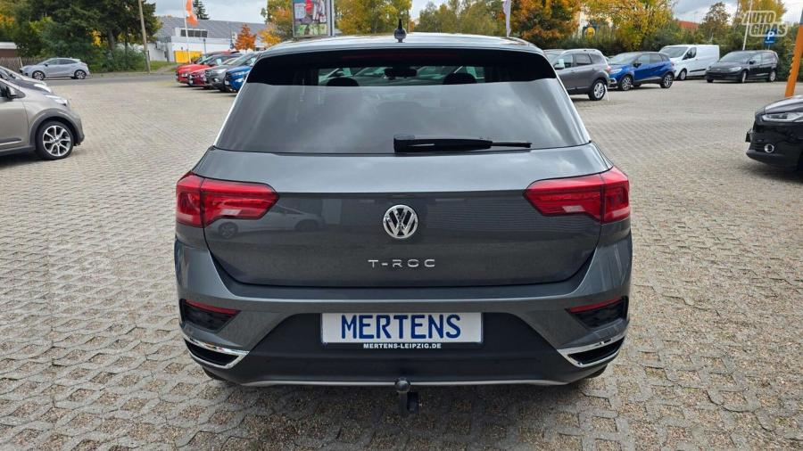 Grey Volkswagen T-Roc 2020 in Kaunas, with an engine capacity of 1.00 L and mileage of 35 thousand km for 22287 €, photo 3 on AUTOMOTO.COM.LV