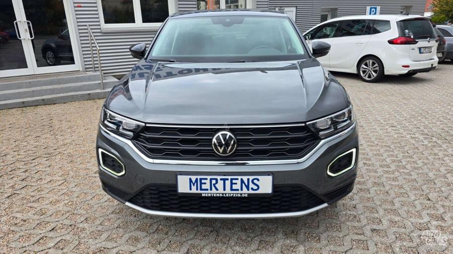 Grey Volkswagen T-Roc 2020 in Kaunas, with an engine capacity of 1.00 L and mileage of 35 thousand km for 22287 €, photo 7 on AUTOMOTO.COM.LV