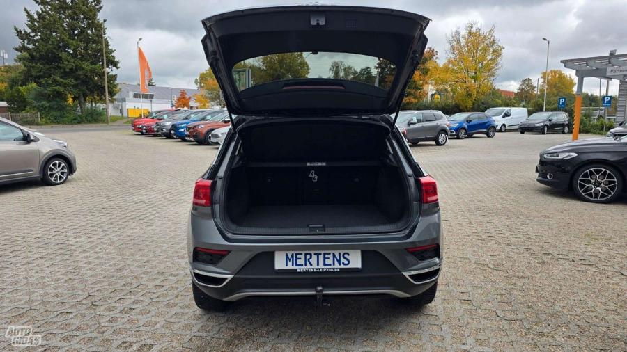 Grey Volkswagen T-Roc 2020 in Kaunas, with an engine capacity of 1.00 L and mileage of 35 thousand km for 22287 €, photo 9 on AUTOMOTO.COM.LV