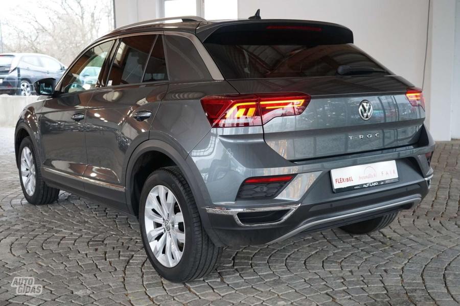 Pelēks Volkswagen T-Roc 2020 Kauņa, ar dzinēja tilpumu 1.50 L un nobraukumu 84 tūkst. km par 23420 €, foto 3 vietnē AUTOMOTO.COM.LV