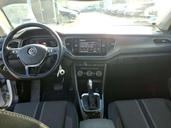 Grey Volkswagen T-Roc 2020 in Kaunas, with an engine capacity of 2.00 L and mileage of 93 thousand km for 23677 €, photo 6 on AUTOMOTO.COM.LV