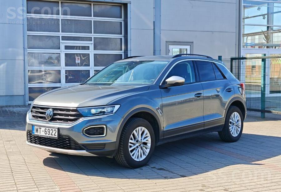 Grey Volkswagen T-Roc 2020 in Liepaja, with an engine capacity of 1.50 L and mileage of 93 thousand km for 19200 €, photo 1 on AUTOMOTO.COM.LV