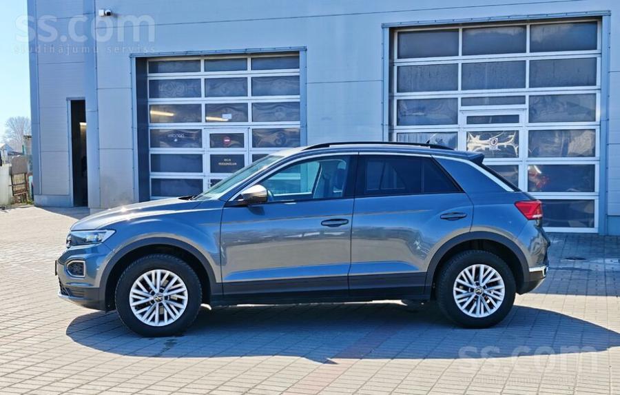 Grey Volkswagen T-Roc 2020 in Liepaja, with an engine capacity of 1.50 L and mileage of 93 thousand km for 19200 €, photo 3 on AUTOMOTO.COM.LV