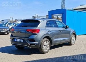 Grey Volkswagen T-Roc 2020 in Liepaja, with an engine capacity of 1.50 L and mileage of 93 thousand km for 19200 €, photo 6 on AUTOMOTO.COM.LV