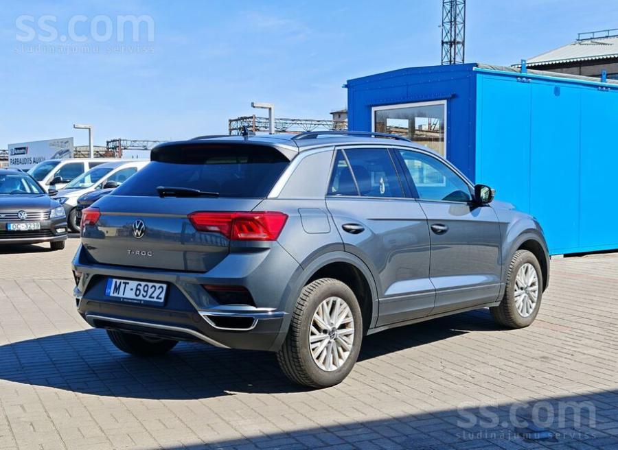 Grey Volkswagen T-Roc 2020 in Liepaja, with an engine capacity of 1.50 L and mileage of 93 thousand km for 19200 €, photo 6 on AUTOMOTO.COM.LV