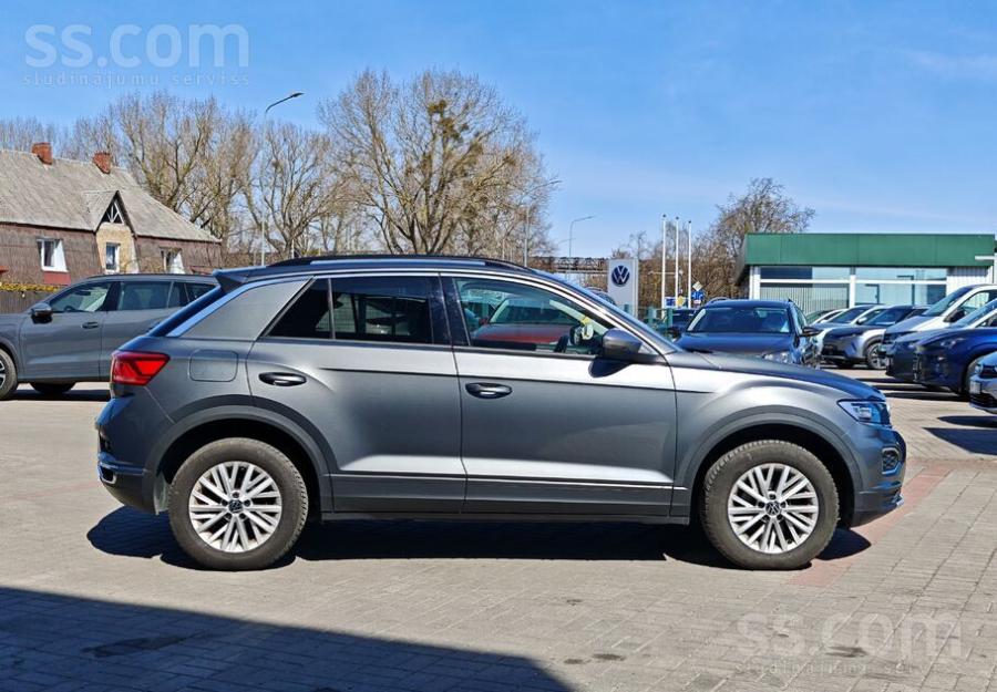 Grey Volkswagen T-Roc 2020 in Liepaja, with an engine capacity of 1.50 L and mileage of 93 thousand km for 19200 €, photo 7 on AUTOMOTO.COM.LV