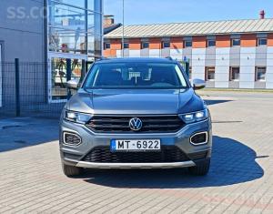 Grey Volkswagen T-Roc 2020 in Liepaja, with an engine capacity of 1.50 L and mileage of 93 thousand km for 19200 €, photo 9 on AUTOMOTO.COM.LV