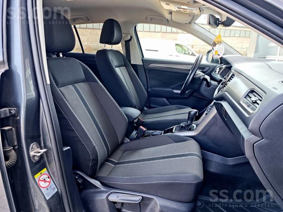Grey Volkswagen T-Roc 2020 in Liepaja, with an engine capacity of 1.50 L and mileage of 93 thousand km for 19200 €, photo 12 on AUTOMOTO.COM.LV