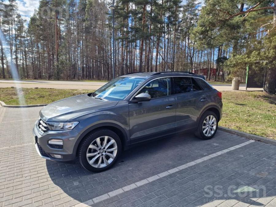Grey Volkswagen T-Roc 2020 in Riga, with an engine capacity of 1.50 L and mileage of 244 thousand km for 14300 €, photo 1 on AUTOMOTO.COM.LV