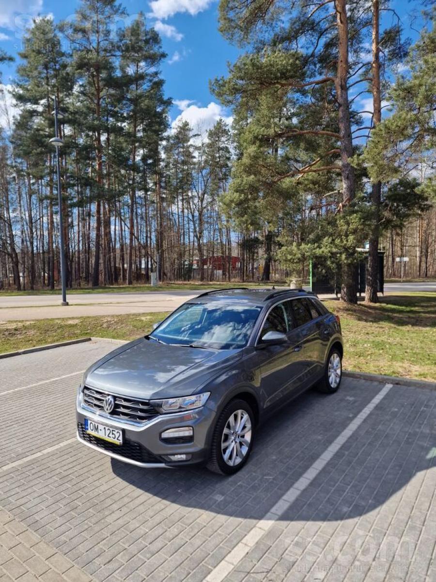 Grey Volkswagen T-Roc 2020 in Riga, with an engine capacity of 1.50 L and mileage of 244 thousand km for 14300 €, photo 5 on AUTOMOTO.COM.LV