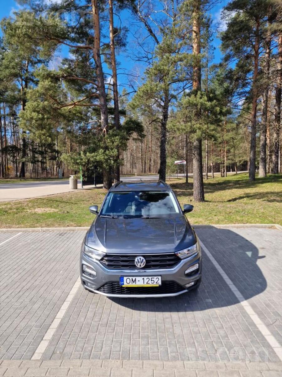 Grey Volkswagen T-Roc 2020 in Riga, with an engine capacity of 1.50 L and mileage of 244 thousand km for 14300 €, photo 6 on AUTOMOTO.COM.LV