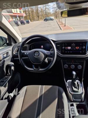 Grey Volkswagen T-Roc 2020 in Riga, with an engine capacity of 1.50 L and mileage of 244 thousand km for 14300 €, photo 8 on AUTOMOTO.COM.LV