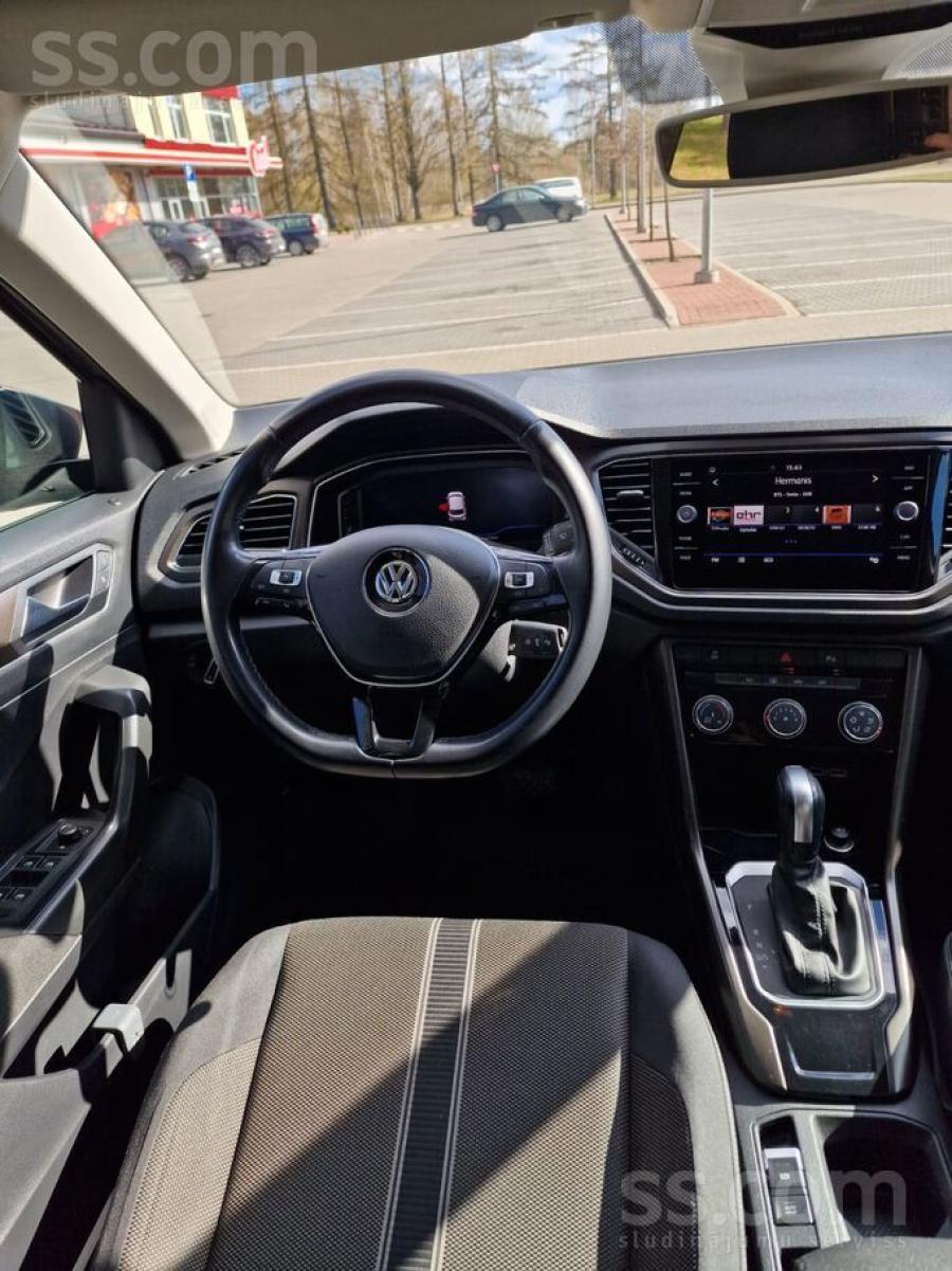 Grey Volkswagen T-Roc 2020 in Riga, with an engine capacity of 1.50 L and mileage of 244 thousand km for 14300 €, photo 8 on AUTOMOTO.COM.LV