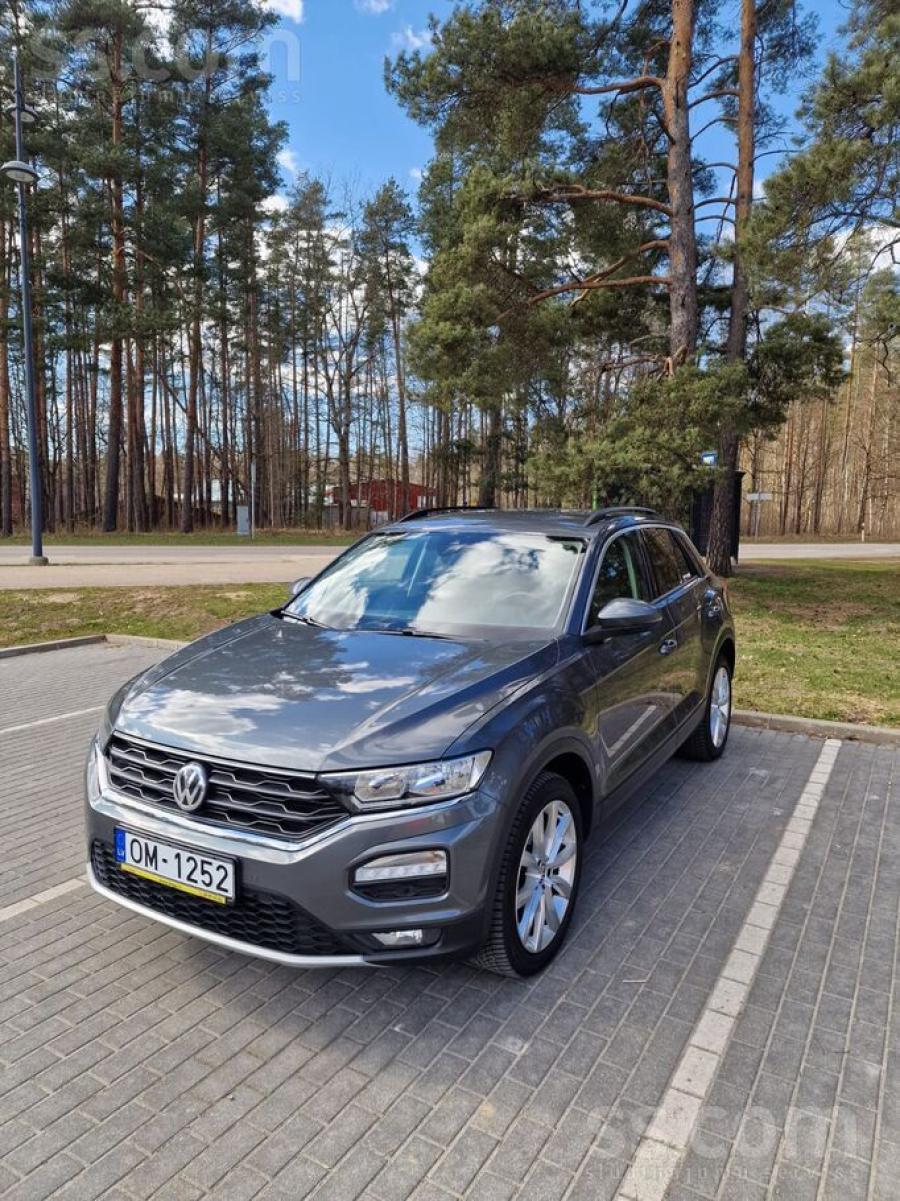 Grey Volkswagen T-Roc 2020 in Riga, with an engine capacity of 1.50 L and mileage of 244 thousand km for 14300 €, photo 12 on AUTOMOTO.COM.LV