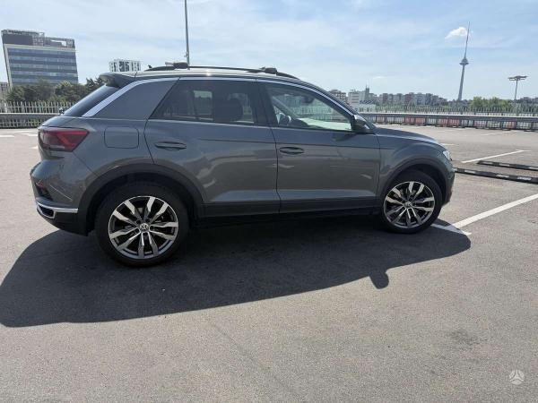 Pelēks Volkswagen T-Roc 2020 Viļņa, ar dzinēja tilpumu 1.97 L un nobraukumu 120 tūkst. km par 17000 €, foto 2 vietnē AUTOMOTO.COM.LV