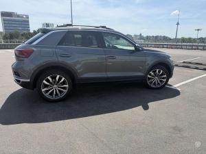 Pelēks Volkswagen T-Roc 2020 Viļņa, ar dzinēja tilpumu 1.97 L un nobraukumu 120 tūkst. km par 17000 €, foto 3 vietnē AUTOMOTO.COM.LV