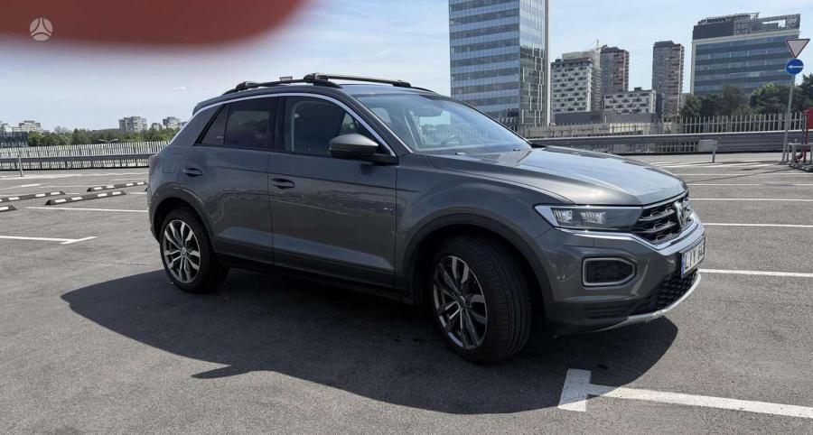 Pelēks Volkswagen T-Roc 2020 Viļņa, ar dzinēja tilpumu 1.97 L un nobraukumu 120 tūkst. km par 17000 €, foto 4 vietnē AUTOMOTO.COM.LV