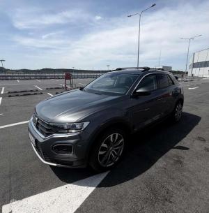 Pelēks Volkswagen T-Roc 2020 Viļņa, ar dzinēja tilpumu 1.97 L un nobraukumu 120 tūkst. km par 17000 €, foto 5 vietnē AUTOMOTO.COM.LV