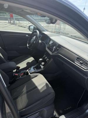 Pelēks Volkswagen T-Roc 2020 Viļņa, ar dzinēja tilpumu 1.97 L un nobraukumu 120 tūkst. km par 17000 €, foto 7 vietnē AUTOMOTO.COM.LV